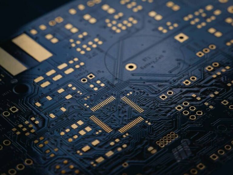 PCB Platine - Herstellung von elektronischen Komponenten